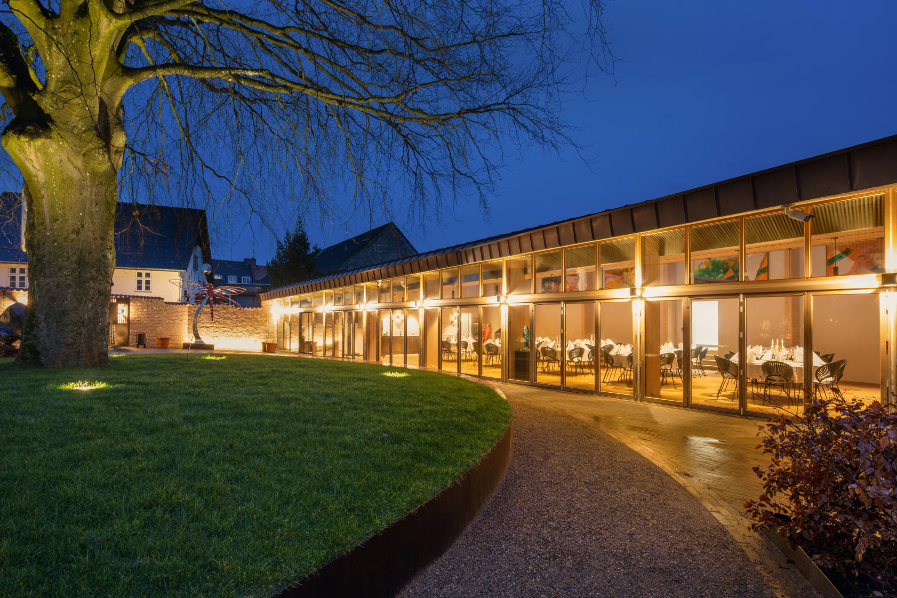 VARDE GARTEN & Von Lügenhals - kro, hotel, kunst & musik